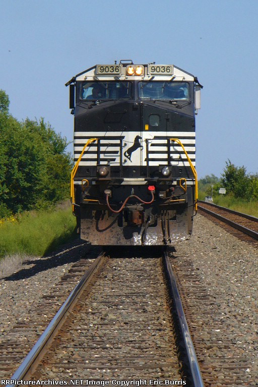 NS 9036 waits at Ellinor siding